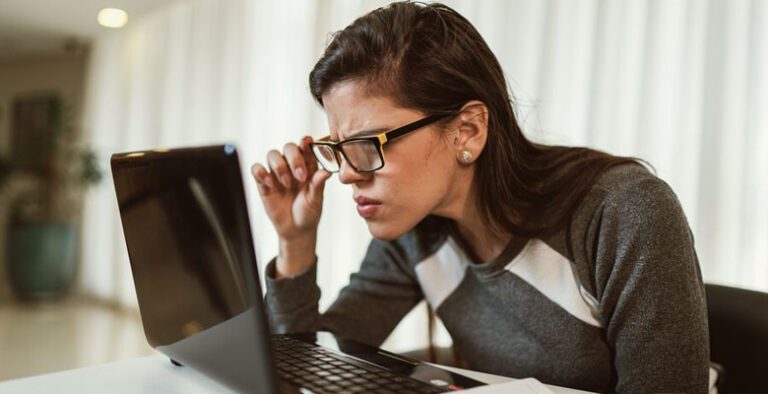 Ergonomia Visual: como proteger a saúde ocular de profissionais ...
